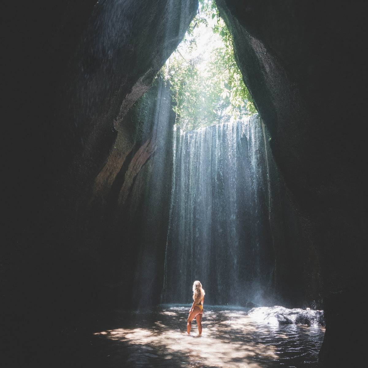 Waterfall Cleansing Meditation track by Cindy Wolk-Weiss (10m 35s) - Aura