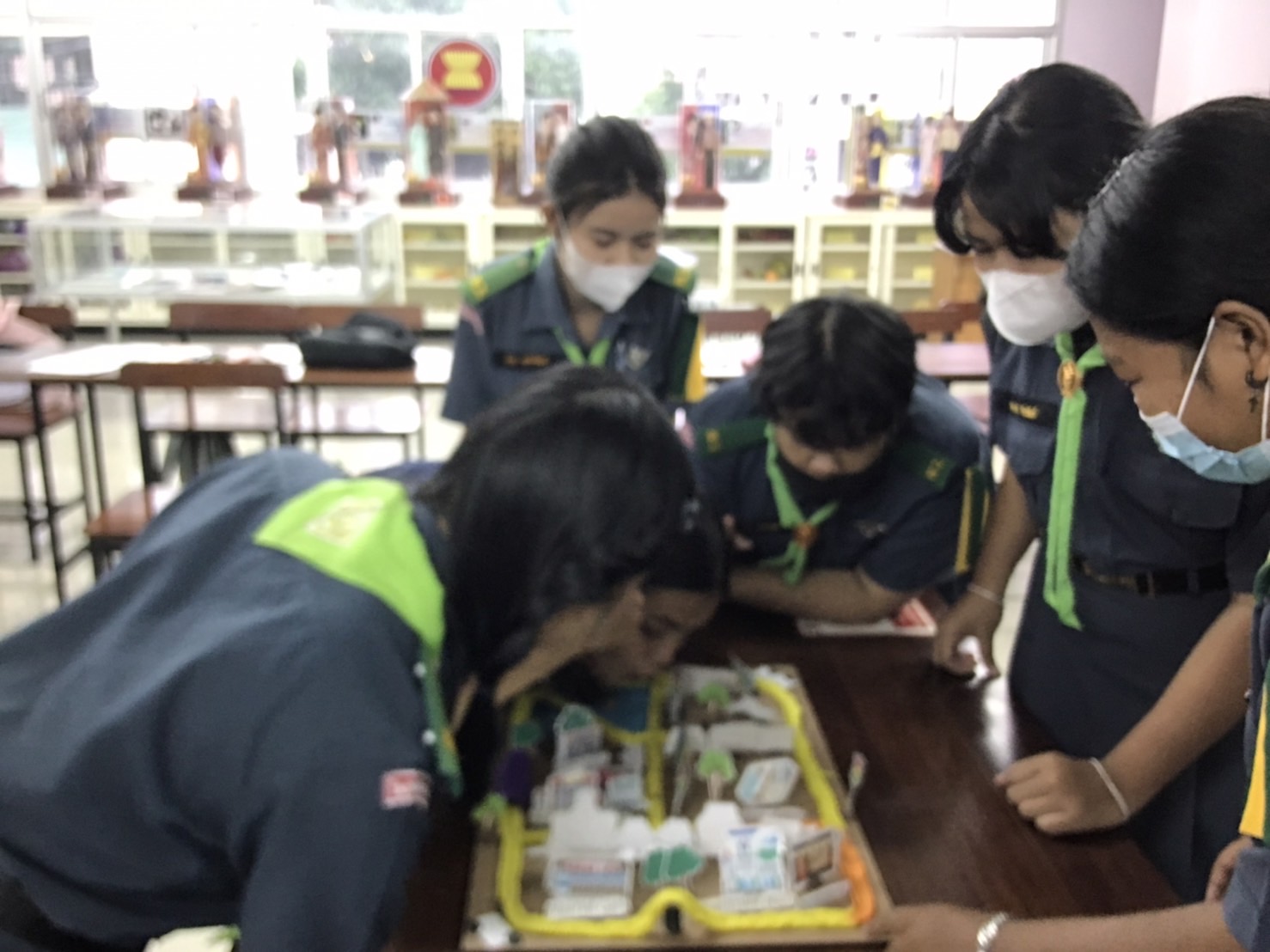 เกมเป่ารางดินน้ำมัน X Giving Directions - insKru