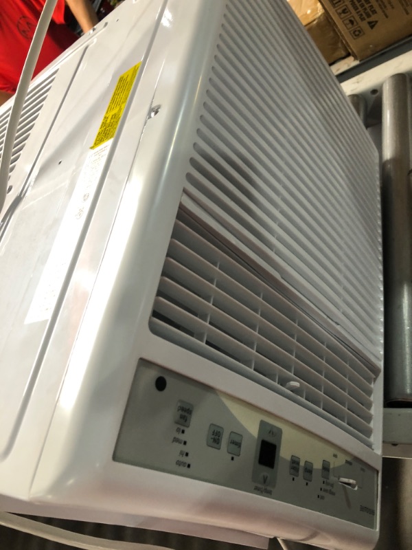 Frigidaire 350-sq ft Window Air Conditioner with Remote (115-Volt; 8000 ... Frigidaire 350-sq ft Window Air Conditioner with Remote (115-Volt; 8000 ...