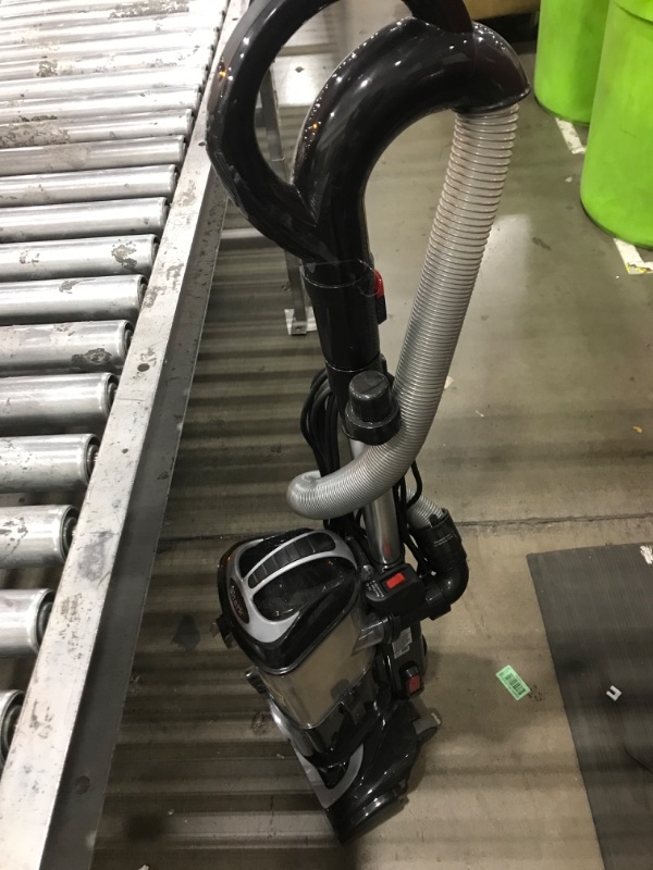 Shark Upright Vacuum, Navigator Lift-Away Deluxe with Large Dust Cup ...