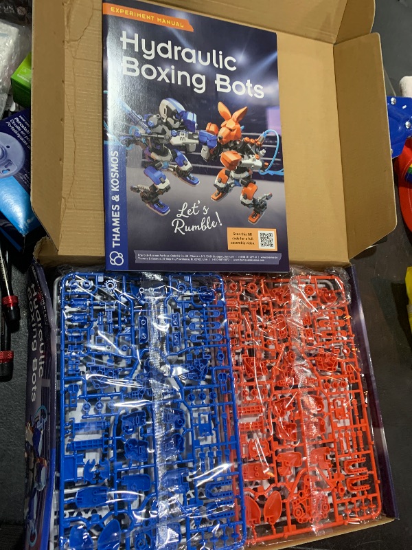Thames & Kosmos Hydraulic Boxing Bots STEM Experiment Kit | Build Two ...