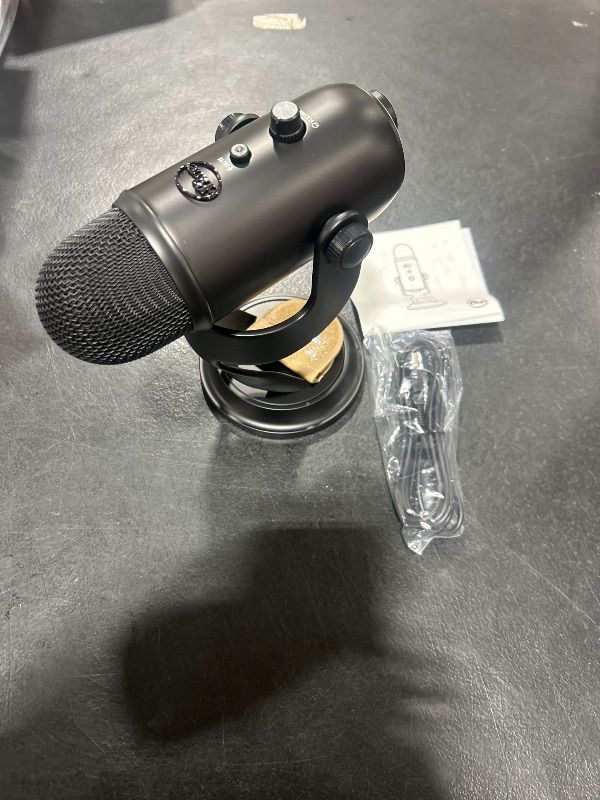 Logitech for Creators Blue Yeti USB Microphone for Gaming, Streaming ...