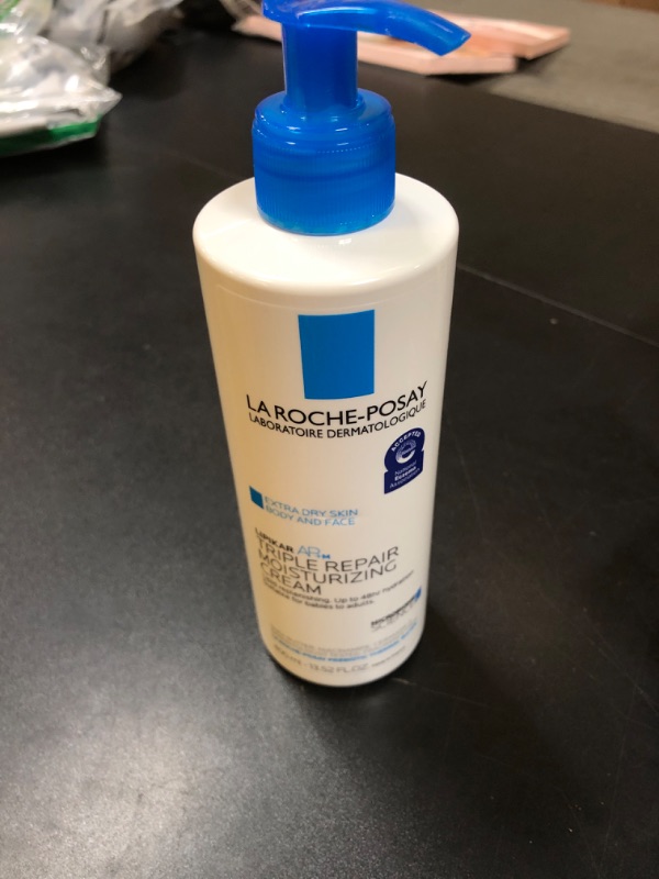 La Roche-Posay Lipikar Daily Repair Moisturizing Lotion Full Size and ... La Roche-Posay Lipikar Daily Repair Moisturizing Lotion Full Size and ...