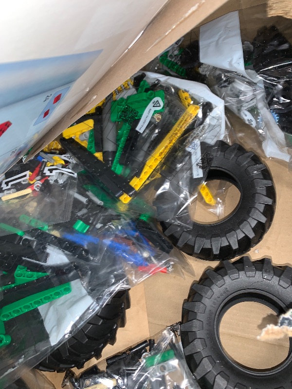 LEGO Technic John Deere 948L-II Skidder 42157 Advanced Tractor Toy ...