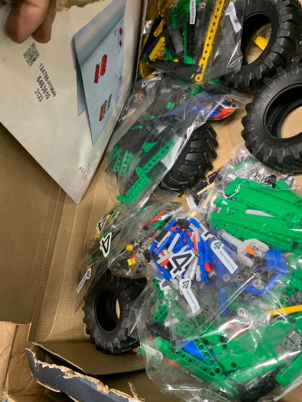 LEGO Technic John Deere 948L-II Skidder 42157 Advanced Tractor Toy ...