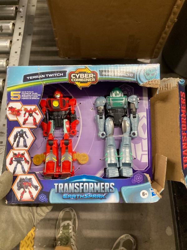 Transformers EarthSpark Cyber-Combiner Terran Twitch and Robby Malto ...