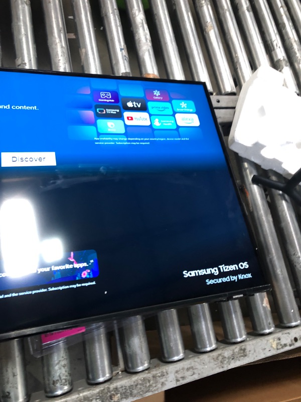 SAMSUNG 43-Inch Class 4K Crystal UHD DU8000 Series HDR Smart TV w ...