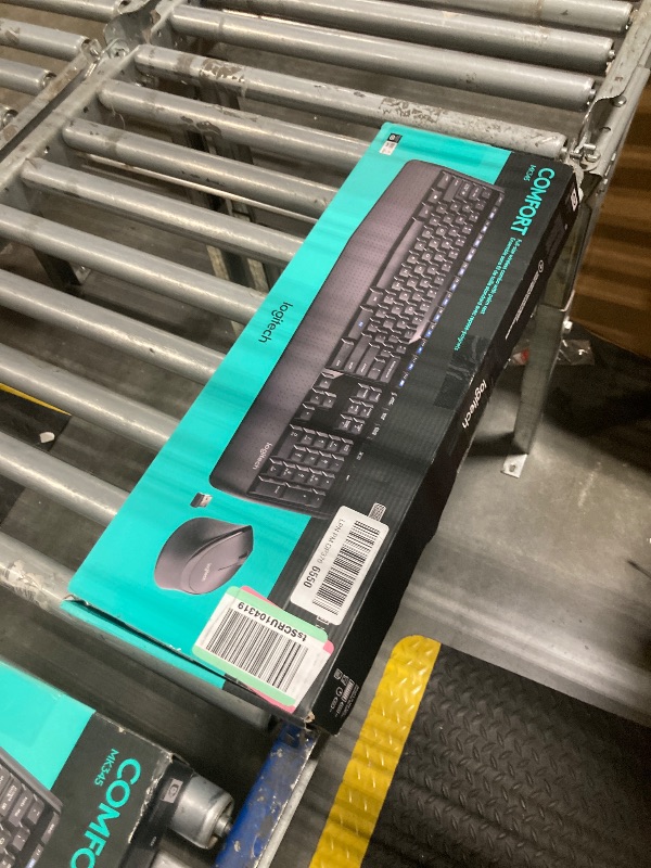 Logitech MK345 Wireless Combo Full-Sized Keyboard with Palm Rest and ...