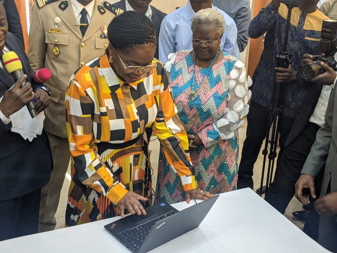 Togo - Victoire Dogbé lance le service de demande en ligne de ...