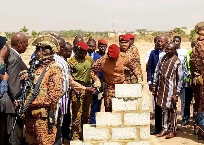 Burkina Faso - Ibrahim Traoré procède la pose de la première pierre d ...