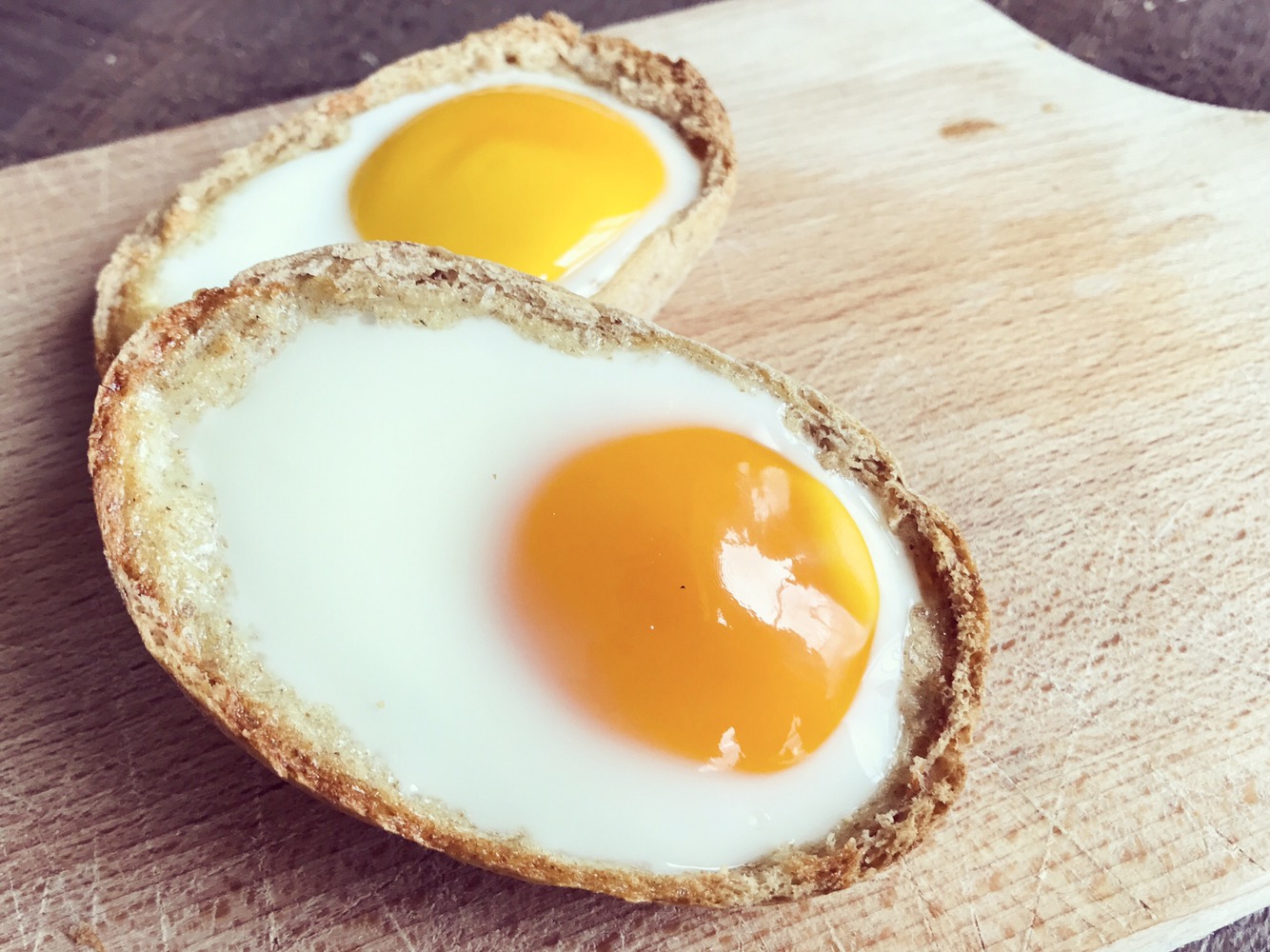 Rundstykke med egg - Enkel matpakke og turmat | Enjoy
